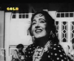 CHHUN CHHUN GHUNGHROO LYRICS - Phagun - Asha Bhosle | LyricsBogie